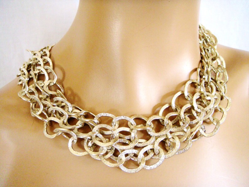 Silver Shinny Aluminium Chain, Textured Curved Chain 2x15.5x20mm ...