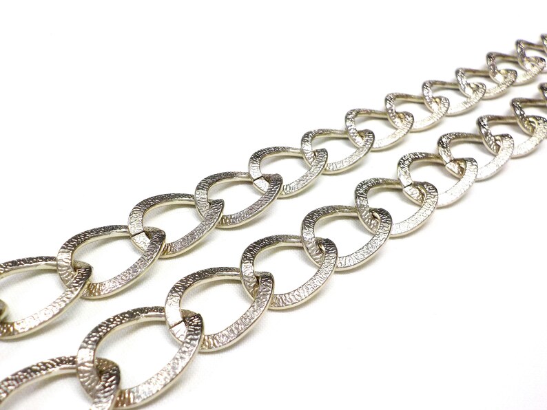 Silver Shinny Aluminium Chain, Textured Curved Chain 2x15.5x20mm ...