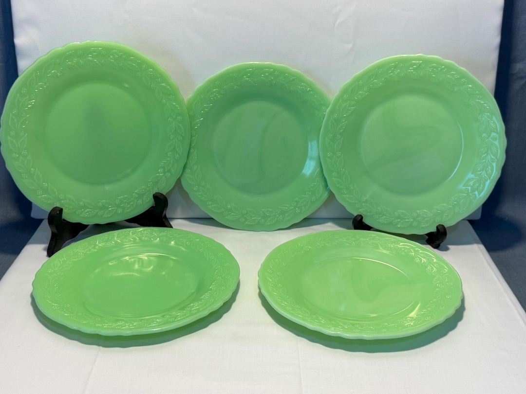 Vintage Mckee Green Milk Glass or Jadeite Uranium Glass Plates - Etsy