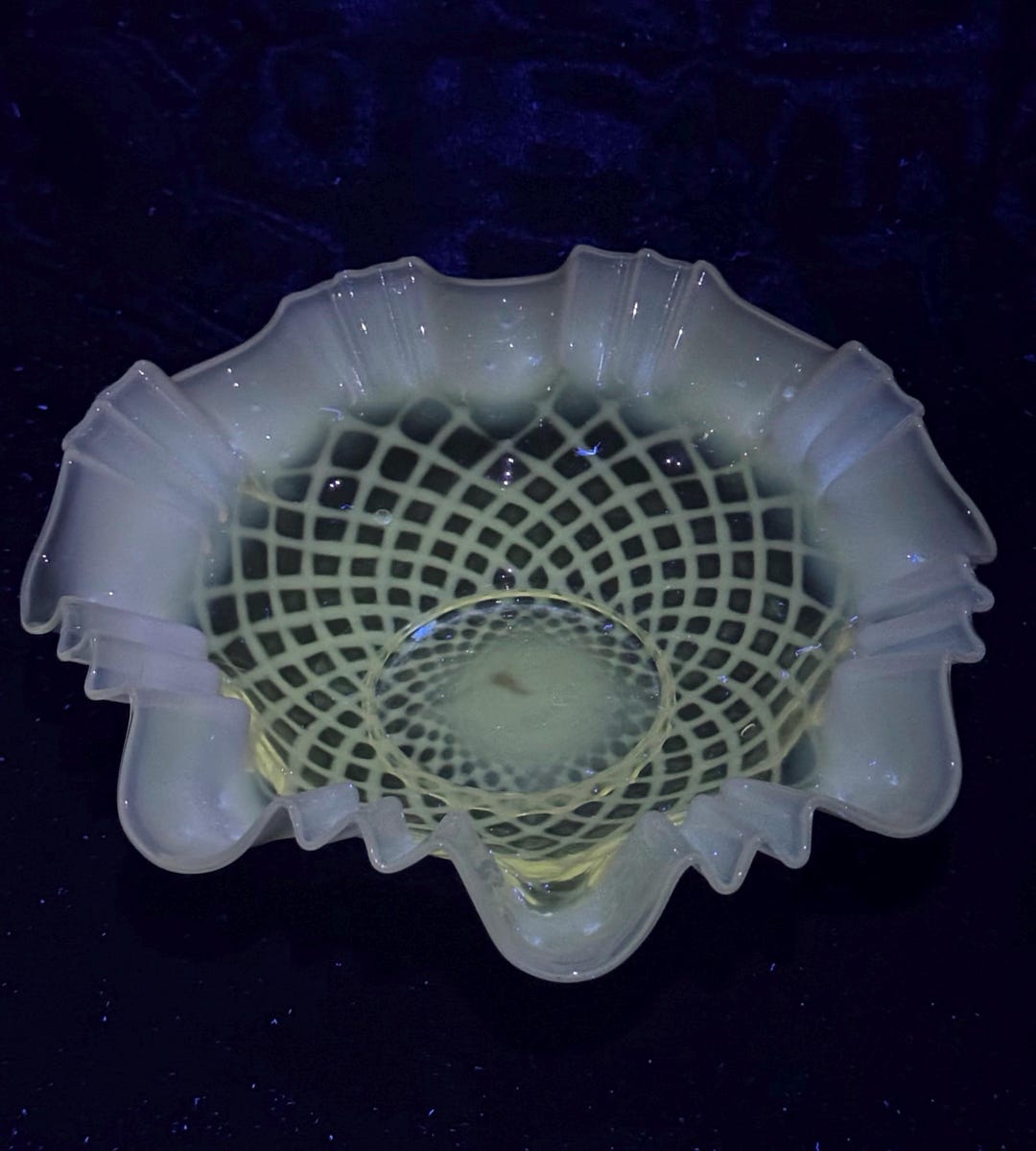 Hand Blown Opalescent Criss Cross Crimped Edge Center Piece or Bridal ...