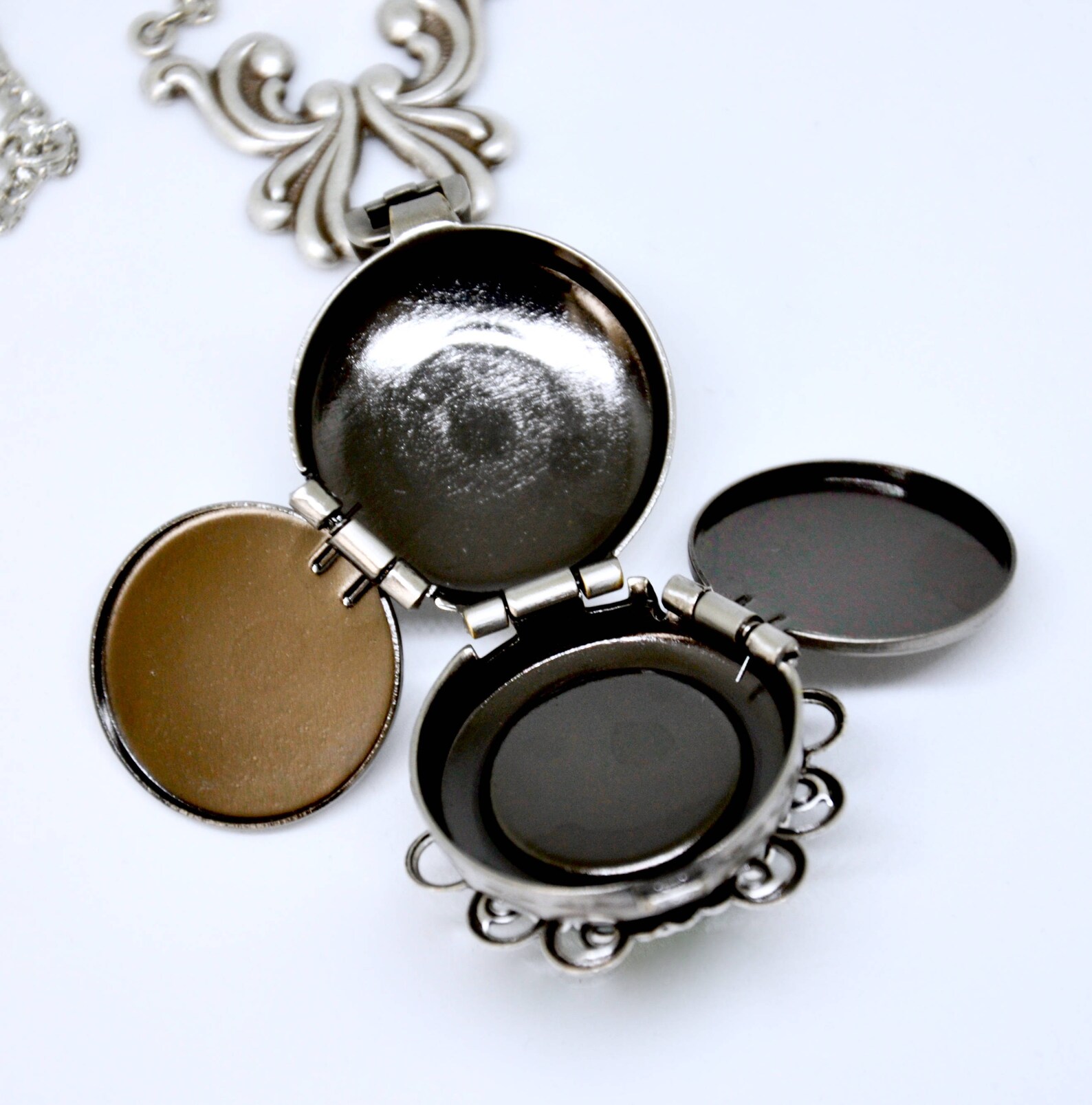 Emerald Green Locket Necklace 4 Photo Locket Antique Silver | Etsy