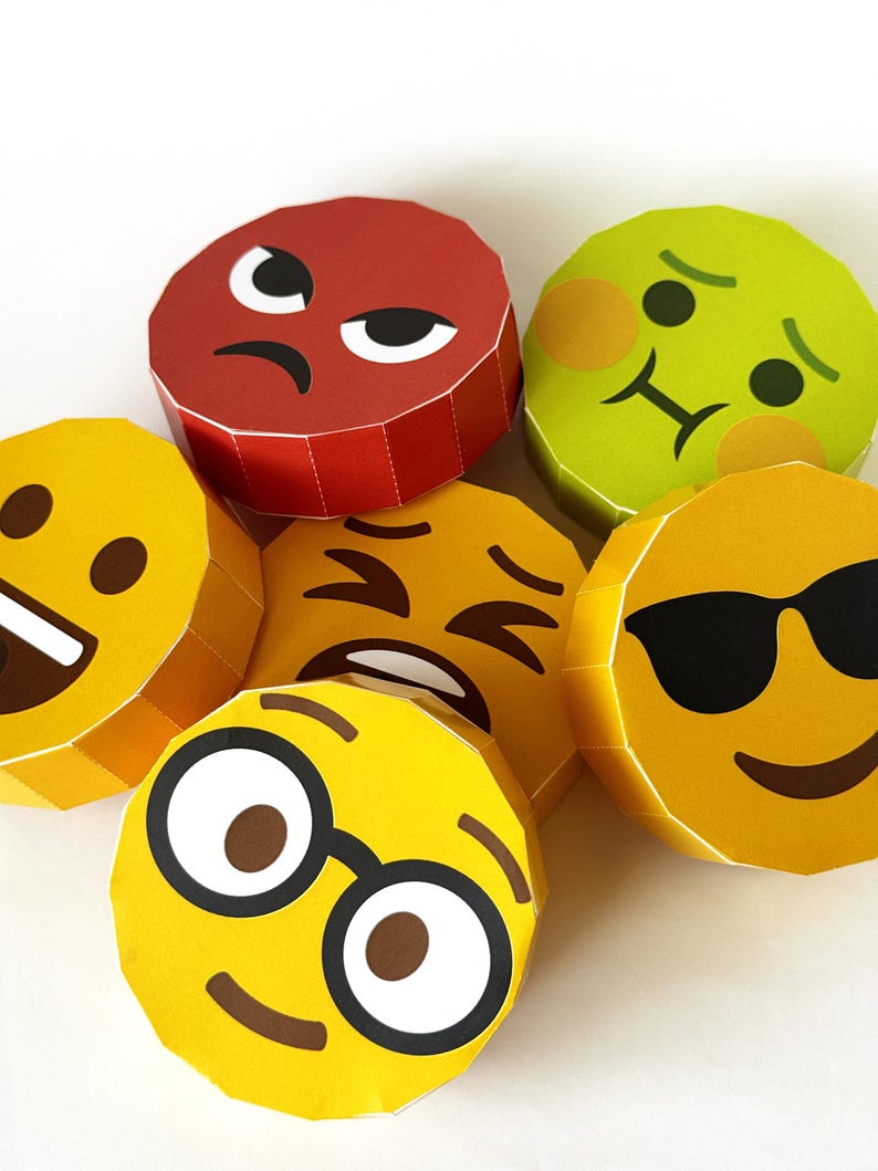 Emoji Papercraft Models, DIY Polygon Desk Decoration, Printable ...