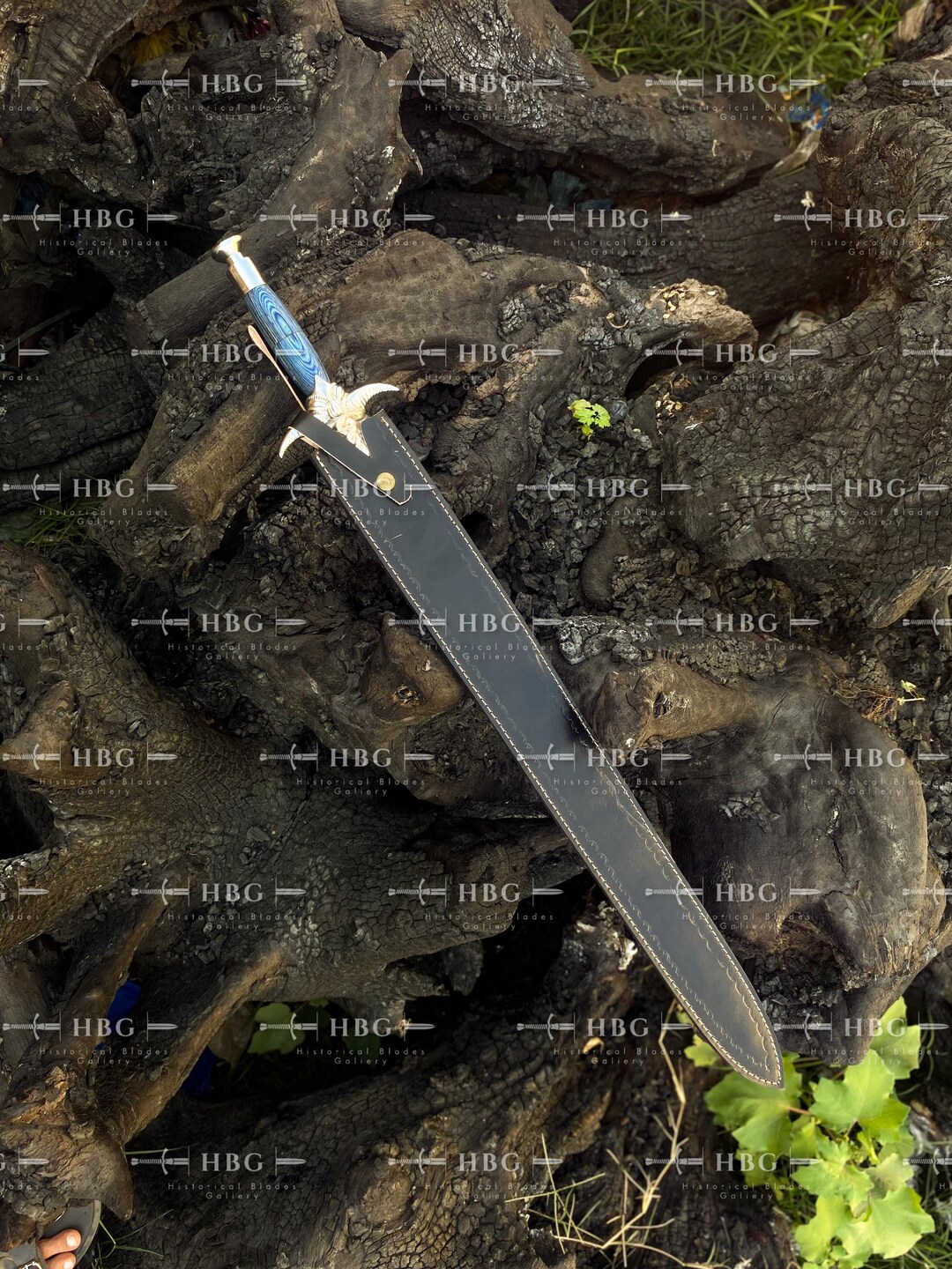 Viggo Mortensen Inspired Dragonbane Sword – Hand-forged Damascus Steel With Wooden Handle ...