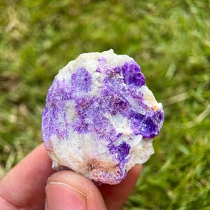 35 Gram Uv-reactive Hackmanite Raw Specimen | Raw Hackmanite, Purple ...