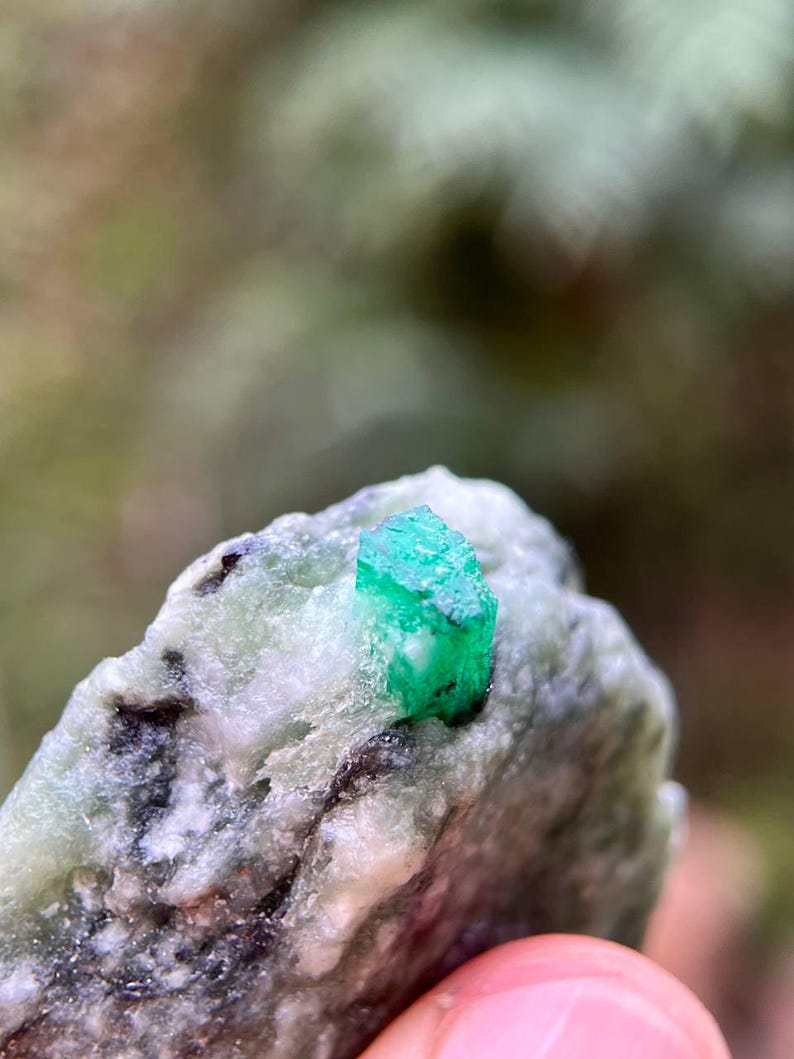 Natural Terminated Emerald Specimen – on Mother Rock, Pakistan - Etsy