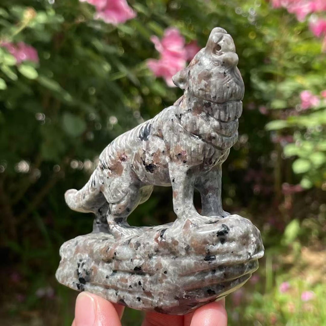 Hand-carved 3" Yooperlite Wolf Crystal, Mineral Sculpture - Etsy