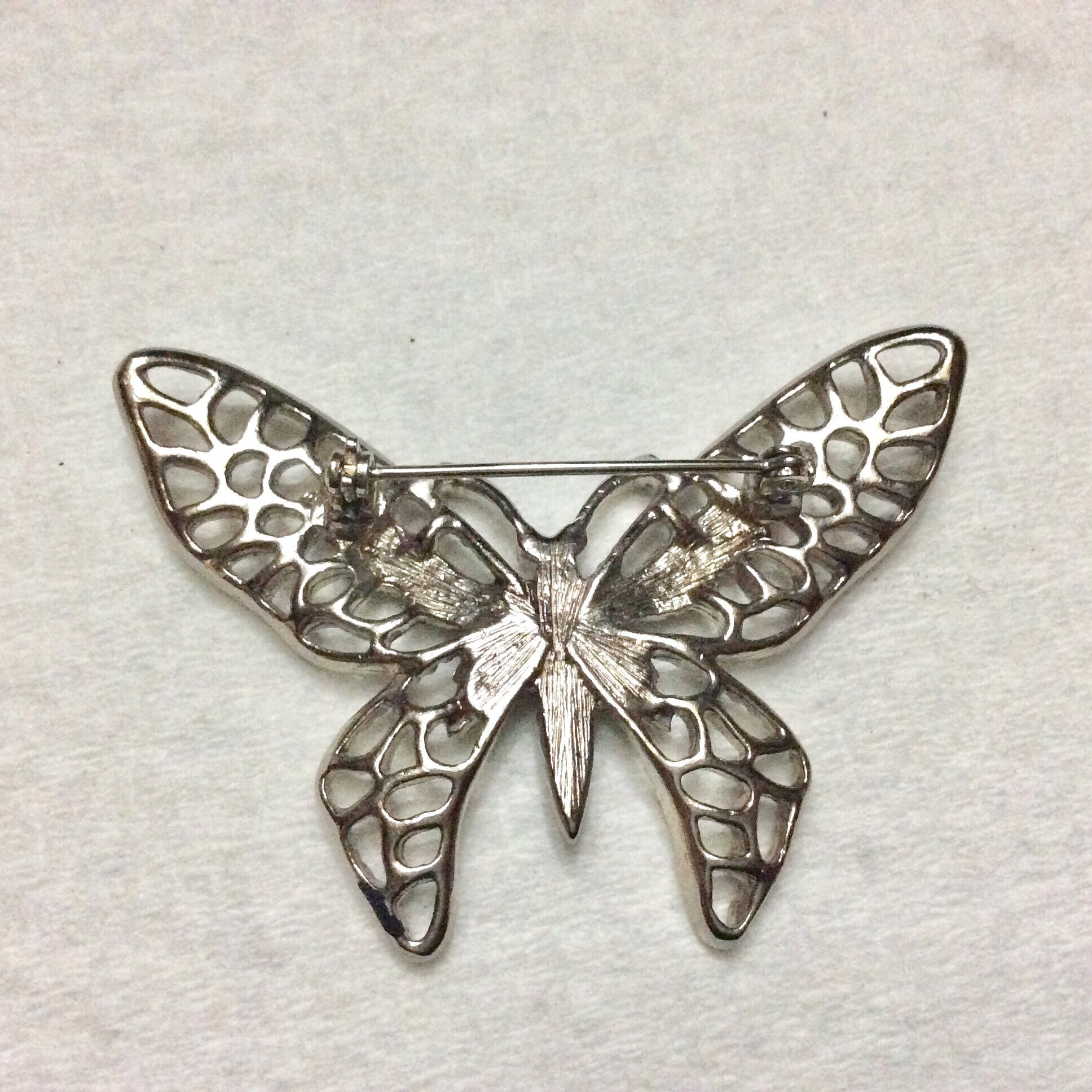 Broche de mariposa de metal de filigrana de plata de metal de imitación ...