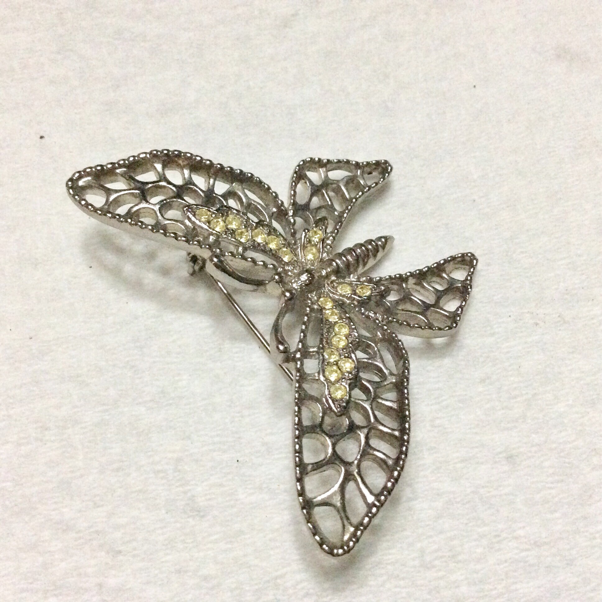 Broche de mariposa de metal de filigrana de plata de metal de imitación ...