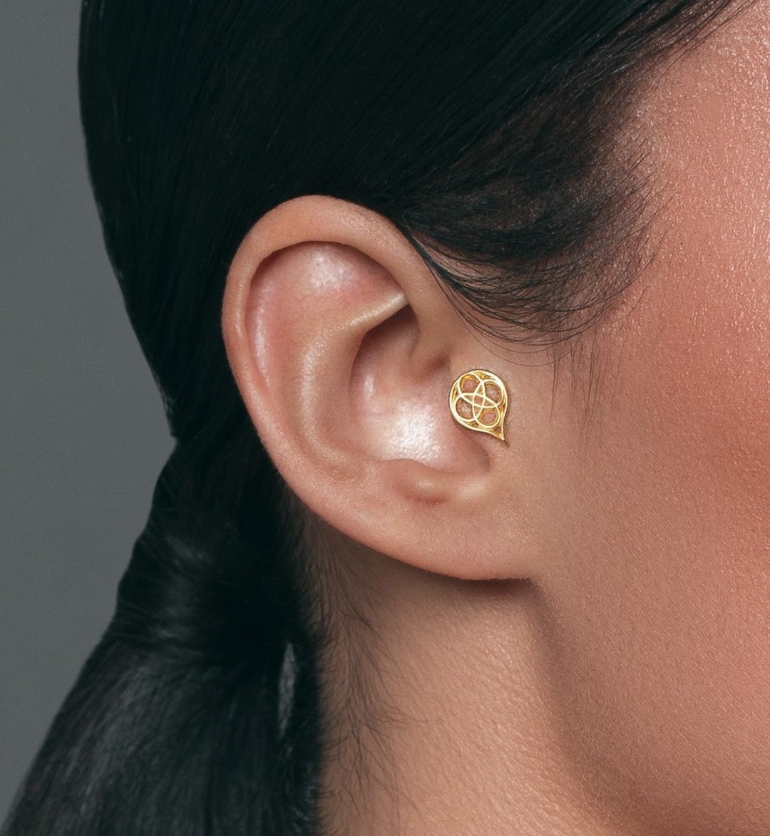 14K Gold Gothic Tear Tragus Stud - Etsy