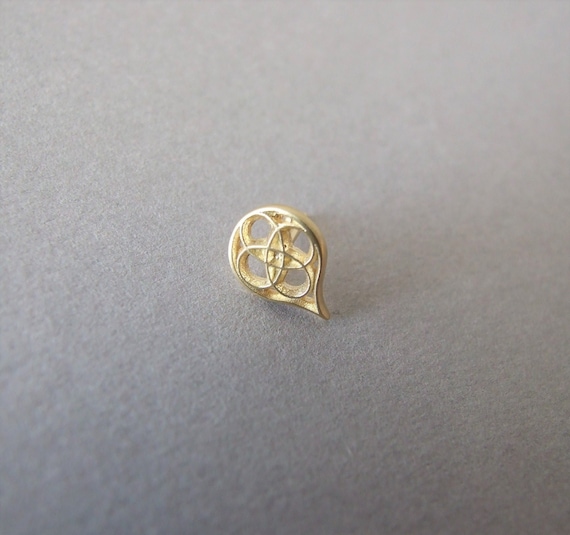 14K Gold Gothic Tear Tragus Piercing - Etsy