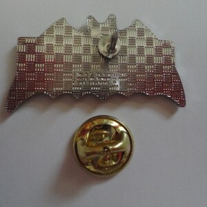 BATMAN DC Comics Emblem 1989 Vintage Enamel Pin Lapel Badge Logo NOS ...