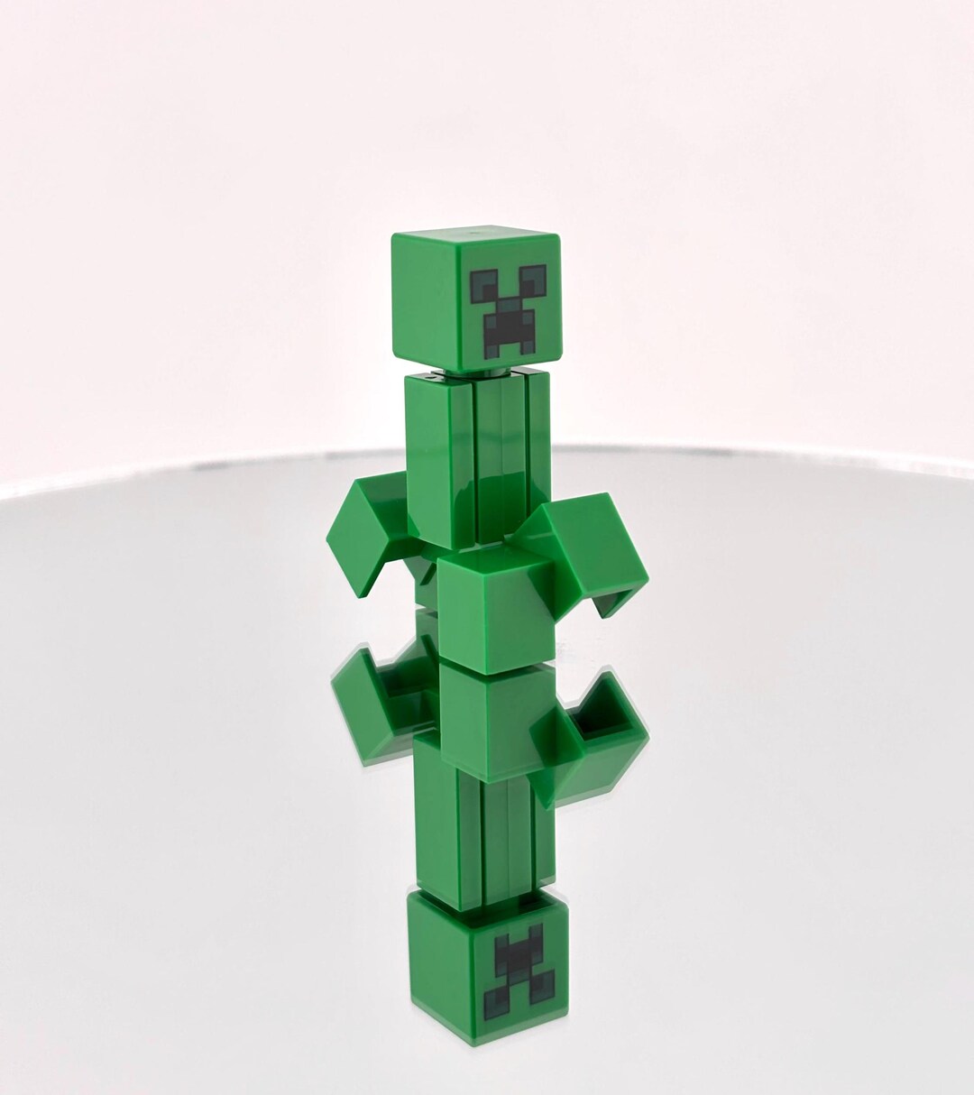 LEGO® Minecraft Creeper Minifigure – Iconic Green Monster, Pixelated ...