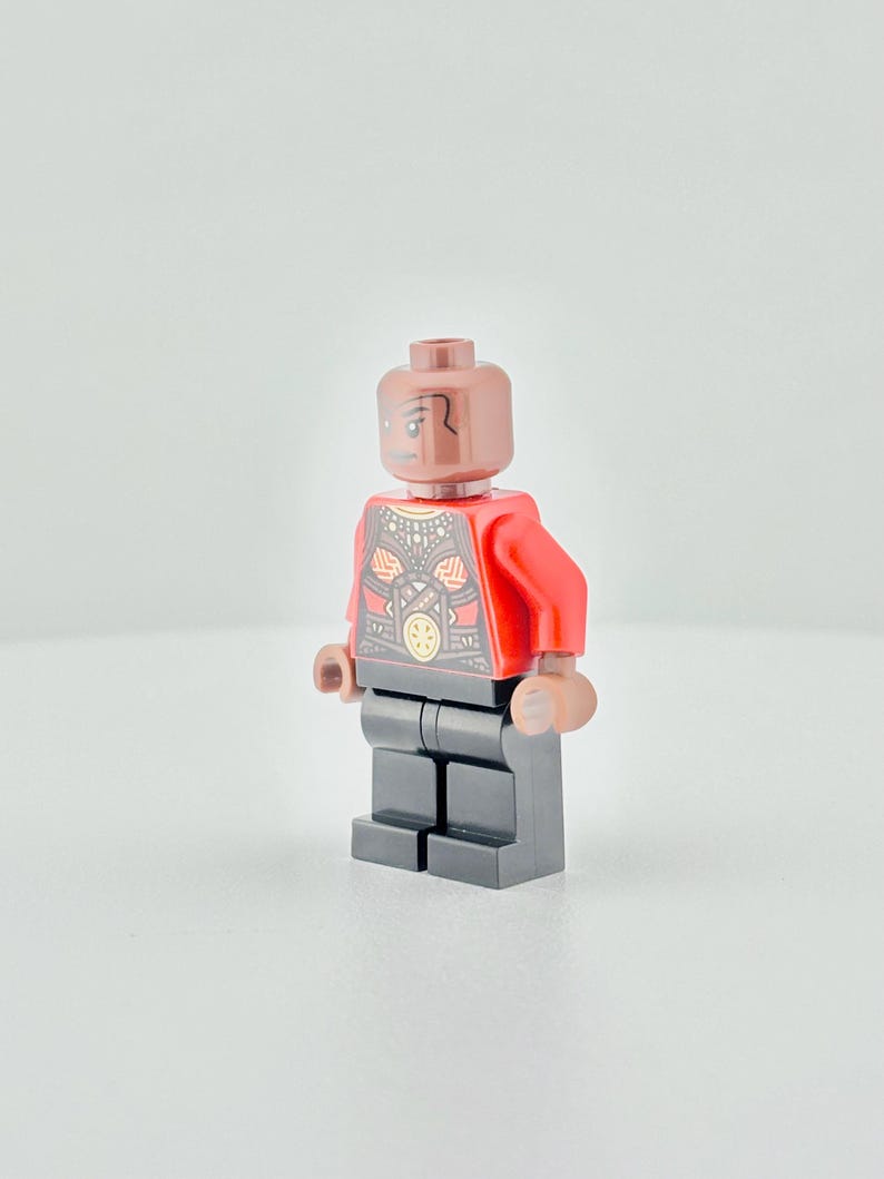LEGO® Okoye Marvel Minifigure – Red Top – Marvel Wakanda Forever Super ...