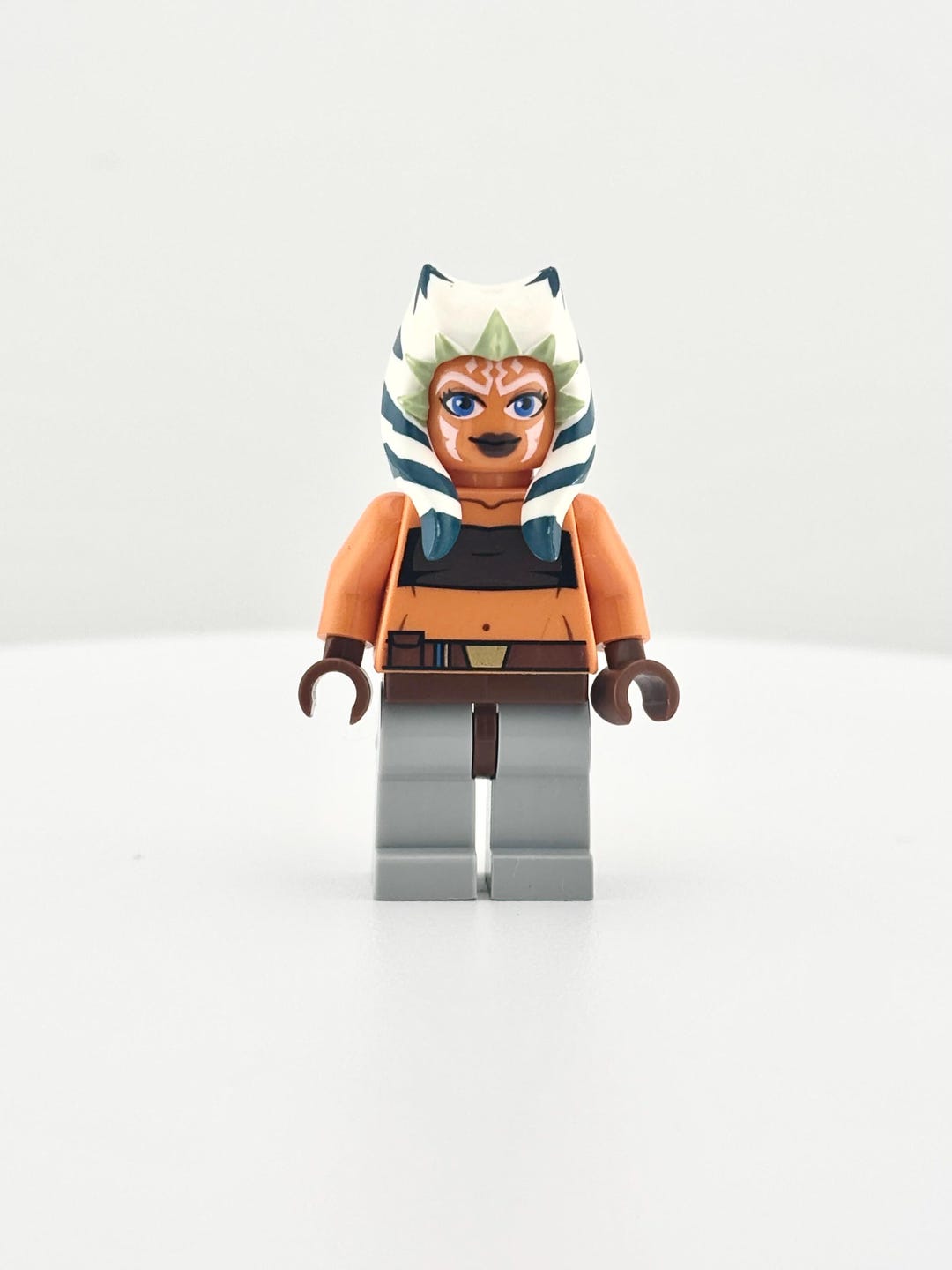 LEGO® Ahsoka Tano Star Wars Minifigure – Padawan Tube Top and Belt ...