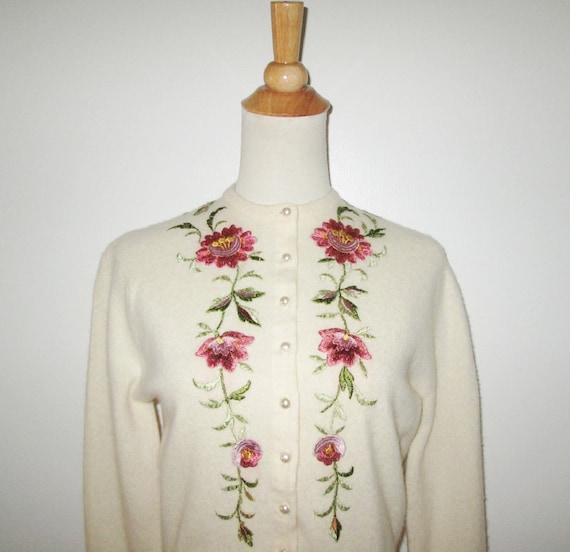 Vintage 1950s Ivory Cashmere Floral Embroidered Cardi… - Gem