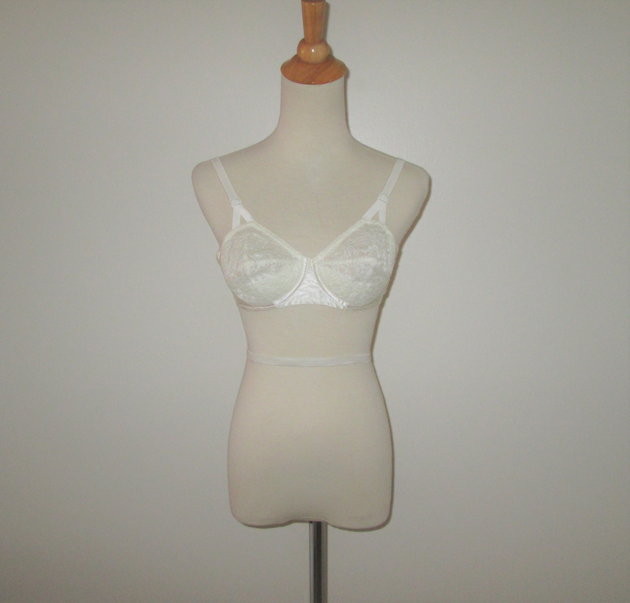 Vintage 1950s Vassarette Off White Hollywood Whirlpool Bra Etsy