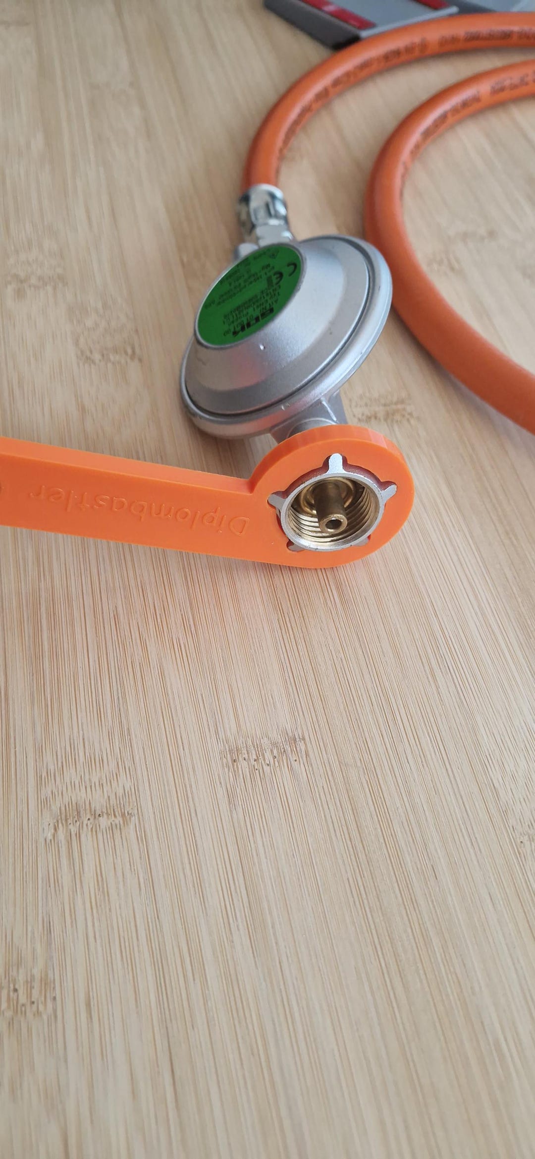 1 Key for Attaching the Pressure Reducer to Gas Bottles (camping, Gas ...