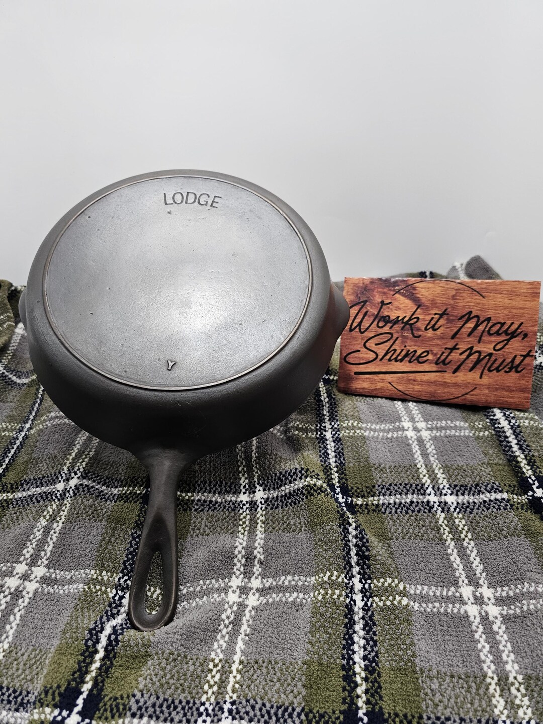Lodge - #8 - Arc Logo No Notch Cast Iron Skillet With Heat Ring (c ...