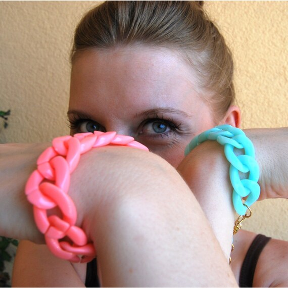 Items similar to Acrylic chain bracelet in SALMON PASTEL PINK with ...