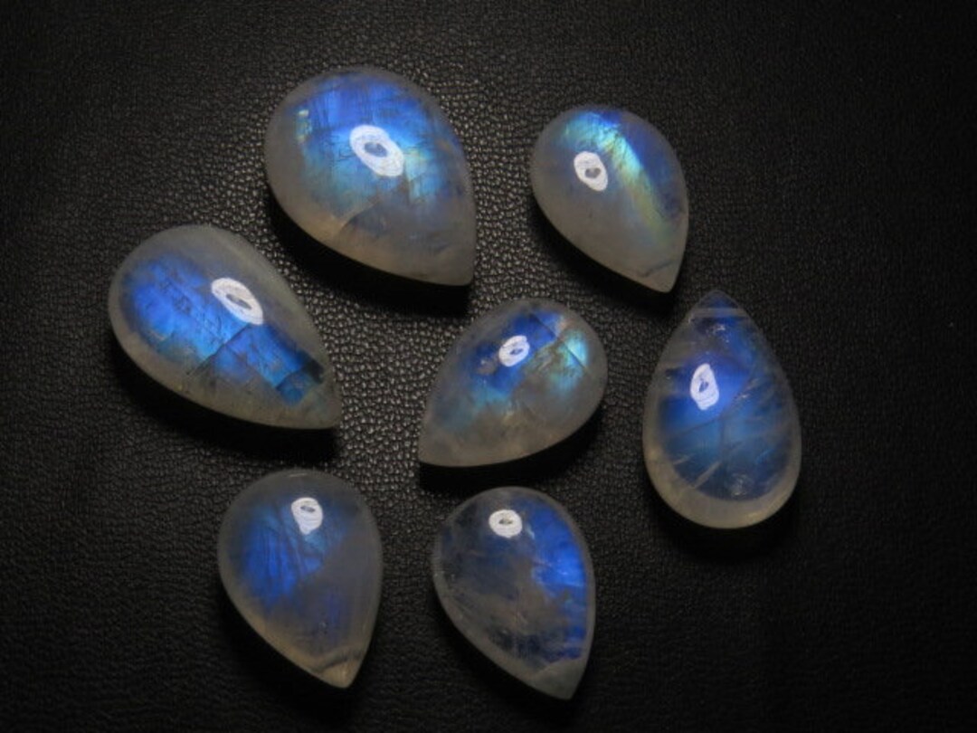 Rainbow Moonstone AAA Briolett en forme de poire lisse de haute qualité Magnifique feu bleu ...