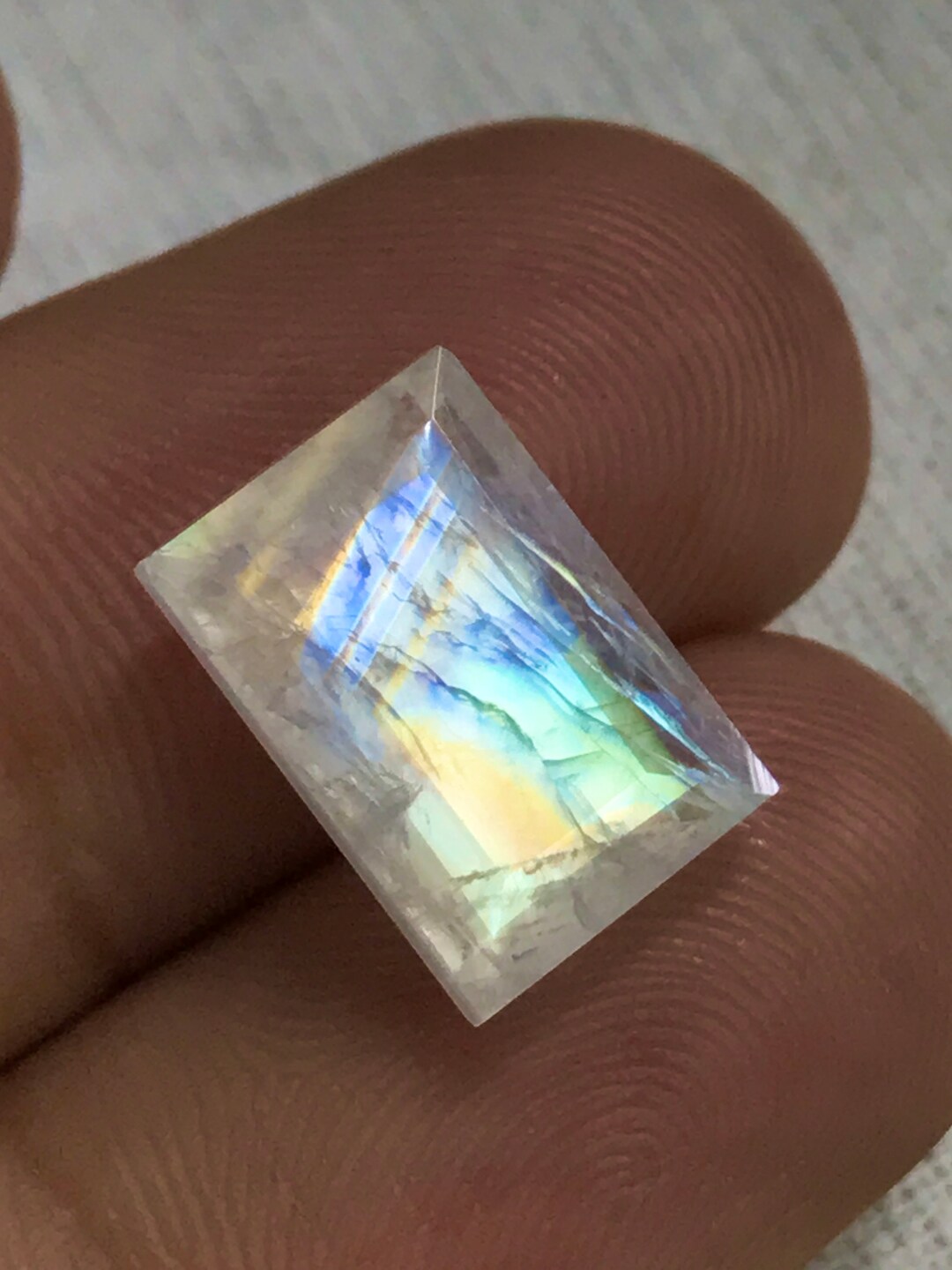 Piedra lunar arcoíris facetada: destello azul intenso, 8 x 12,5 mm ...