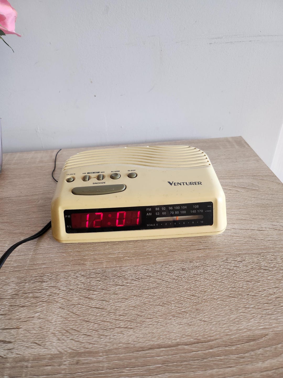 Vintage Venturer AM/FM Alarm Clock Radio – Beige – 80s/90s Retro Style ...
