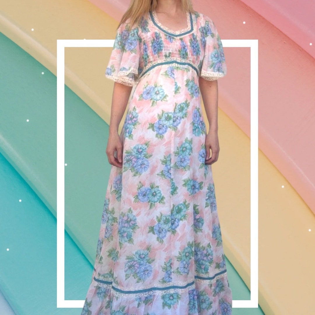 70s Maxi Dress Hippie Floral Smocked Long Vintage XS Peachy Pink - Etsy