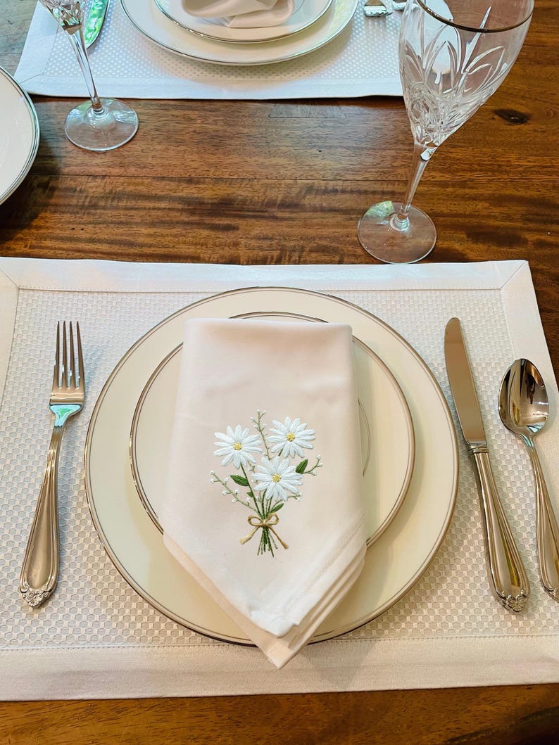 Handmade Embroidered Daisy White Flower Napkin Set – Elegant Floral ...
