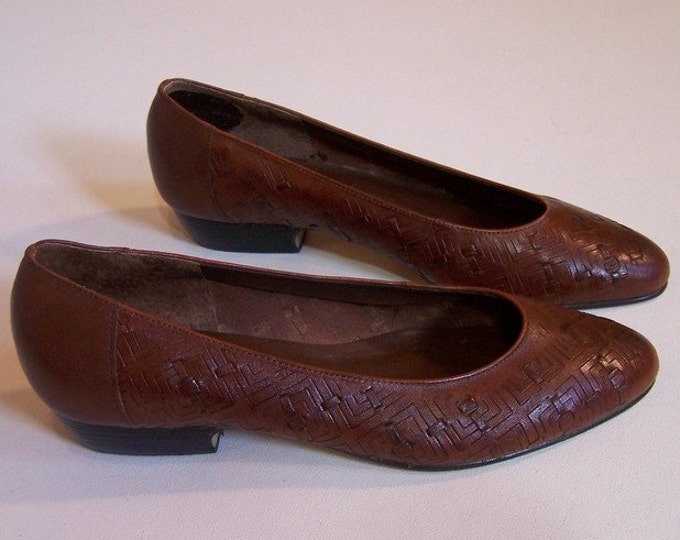 Carly Rich Chestnut Brown Leather Flats With Woven / Textured Detail ...
