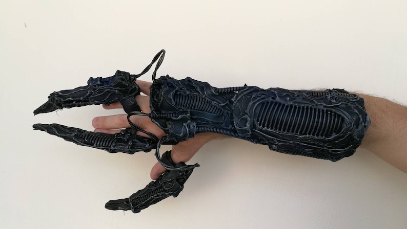 Alien xenomorph arm cosplay costume piece. With claws | Etsy