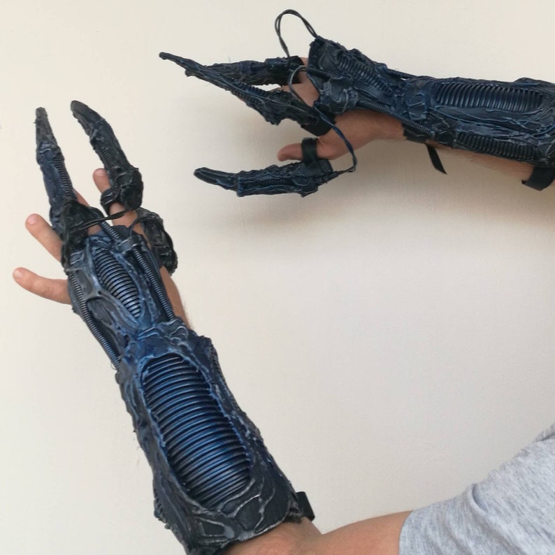 Alien xenomorph arm cosplay costume piece. With claws | Etsy