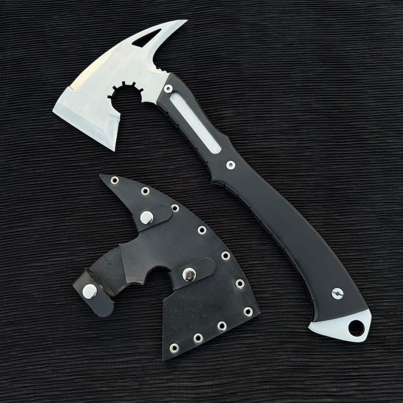 Leon S. Kennedy Tactical Hatchet Replica – Resident Evil Carbon Steel ...