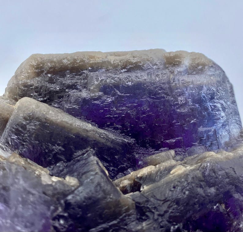 486 Gram Ethereal Glow: A Luminous Dance of Violet Light Within ...