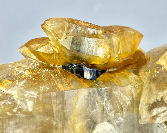 431 Gram Rare Quartz With Garnet, Tourmaline and Feldspar Well ...
