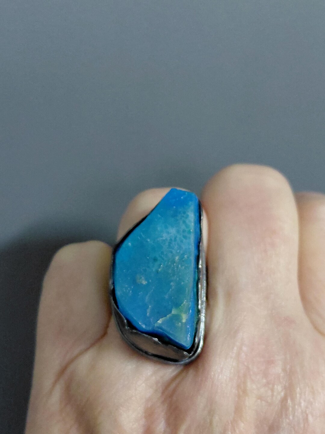 Handgemaakte ring van geoxideerd sterlingzilver: ruwe blauwe Peruaanse ...
