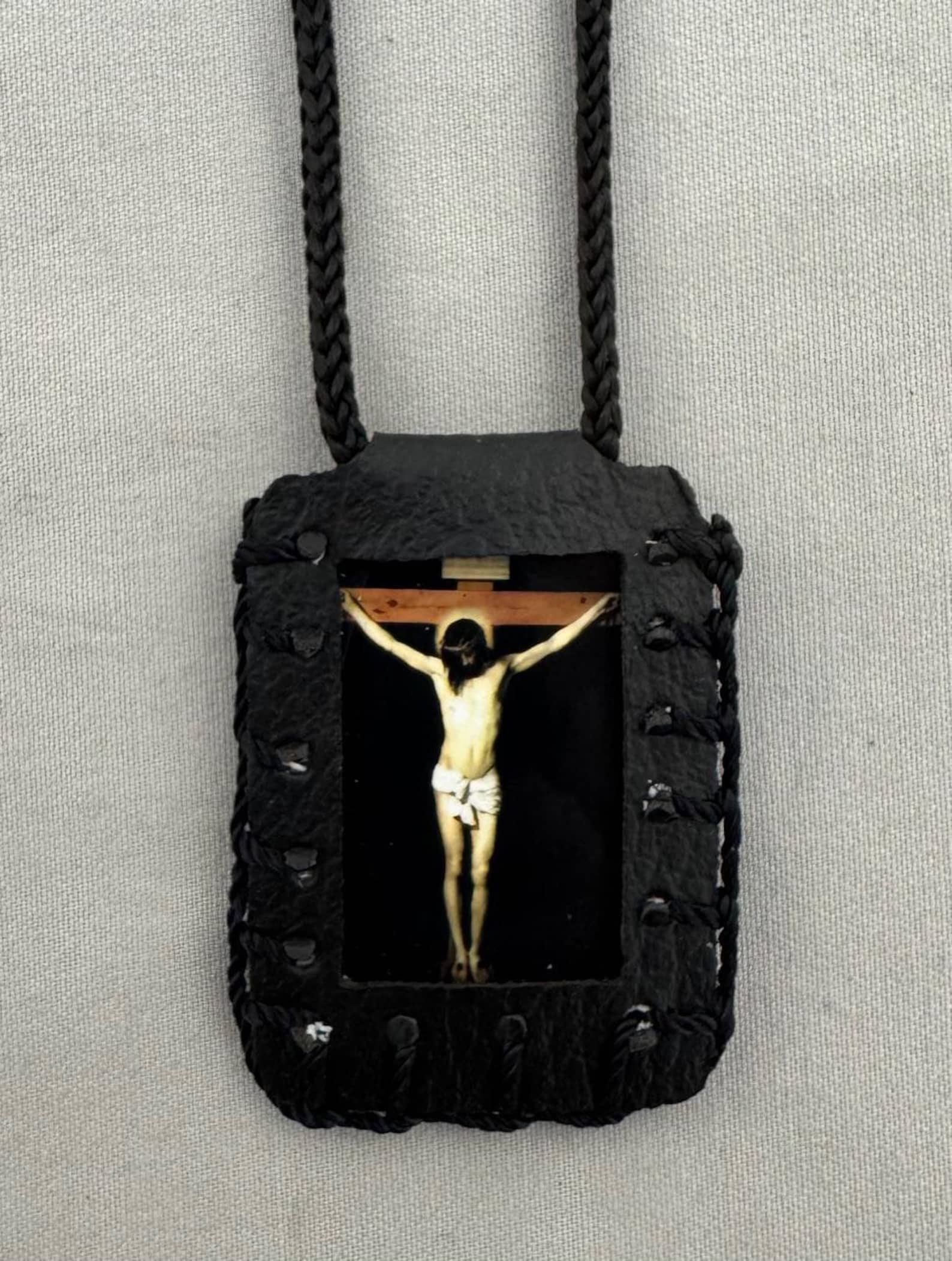 Jesus Christ Crucifix Black Scapular Necklace Crucifixión De Jesús ...