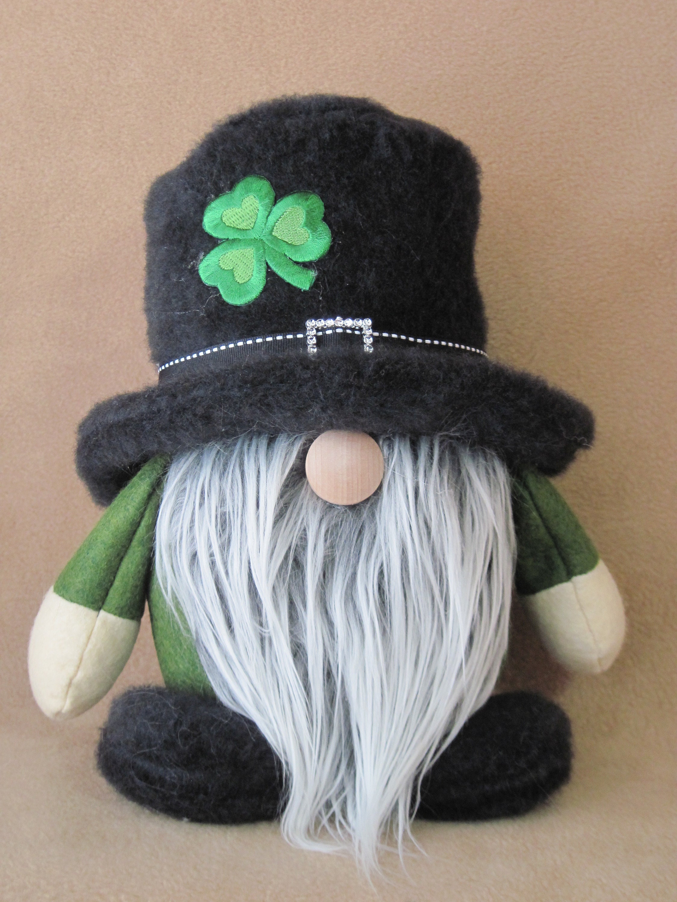 Gnome Pattern: shamrock Gnome 688 - Etsy