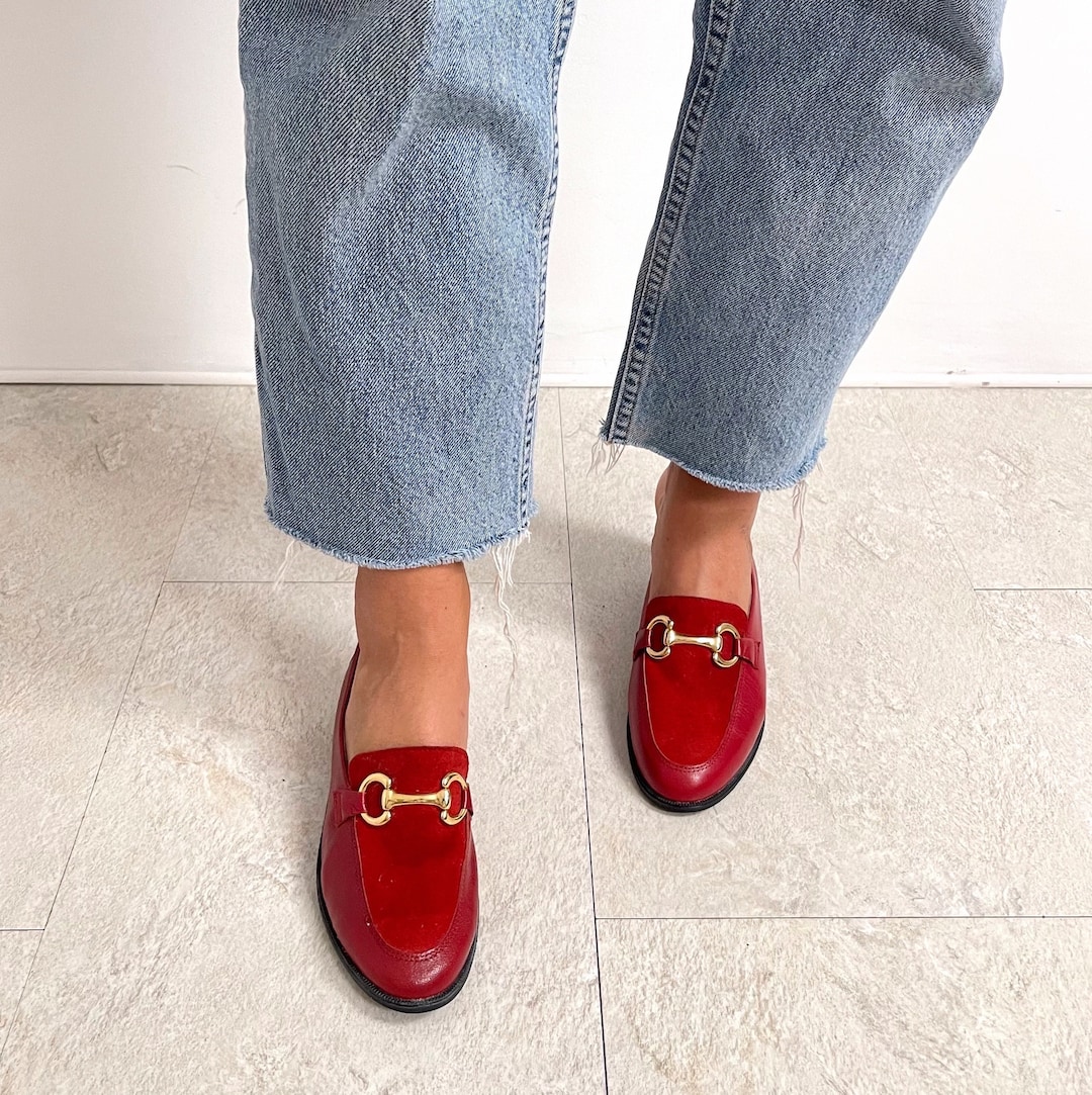 90s Vintage Red Leather Ladies Loafers W Gold Snaffle Chain | Smart ...