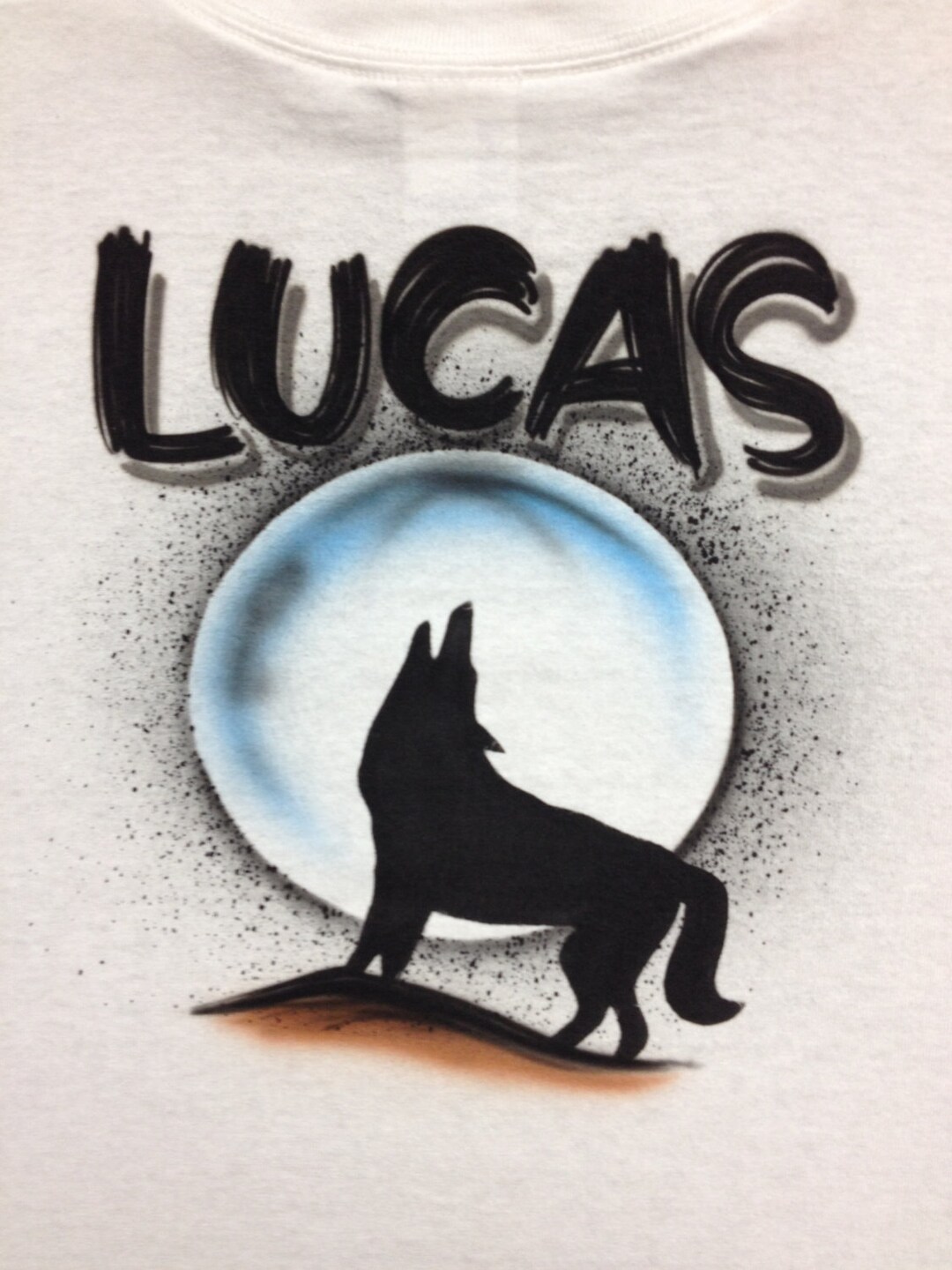 Airbrush Wolf Howling at the Moon T-shirt Personalized With Name Retro ...