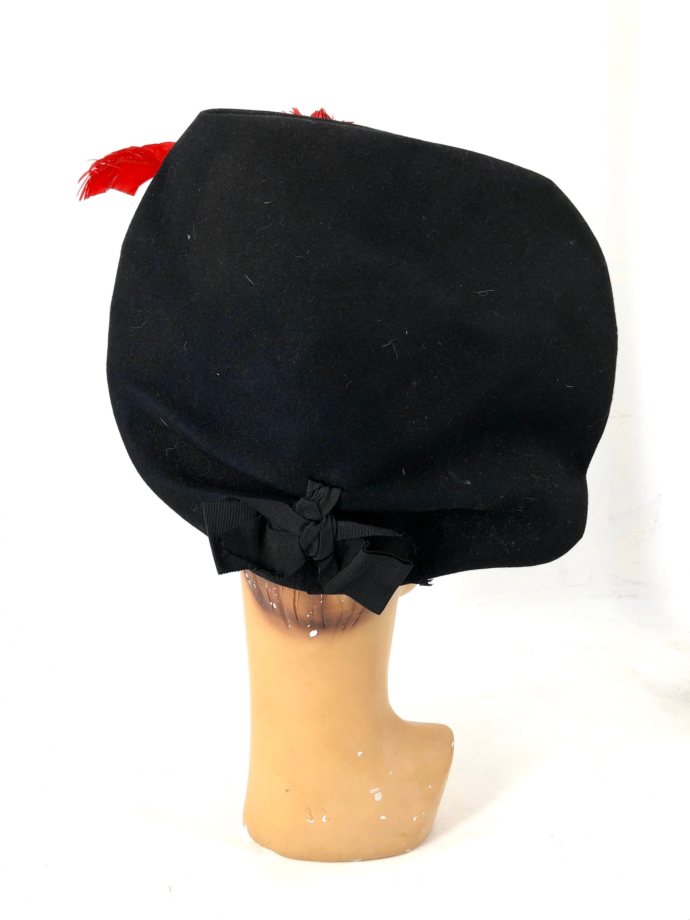 30s black felt exaggerated disc hat with feathers 40s