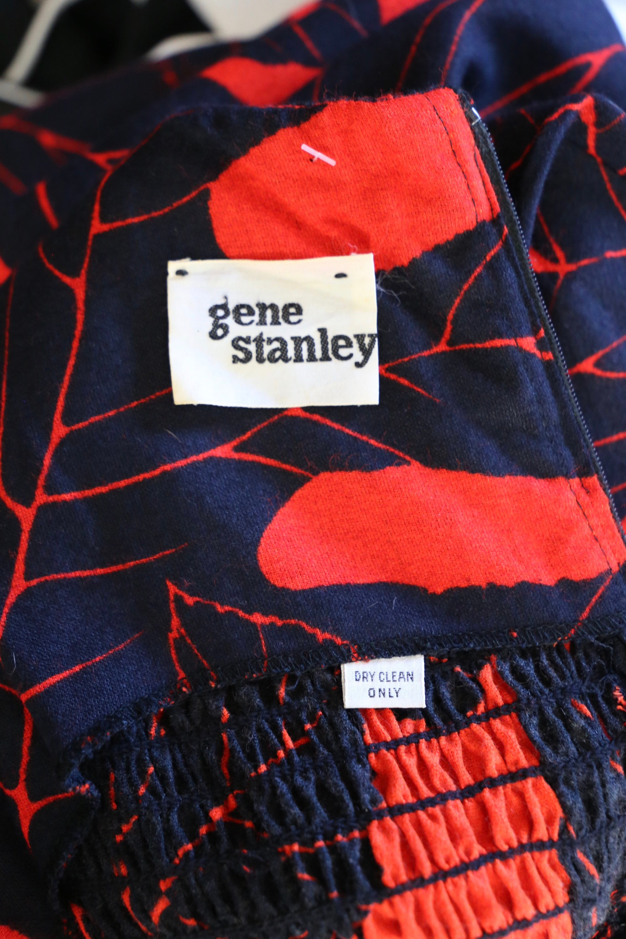 70s GENE STANLEY print maxi dress size M / vintage 1970s red & black ...