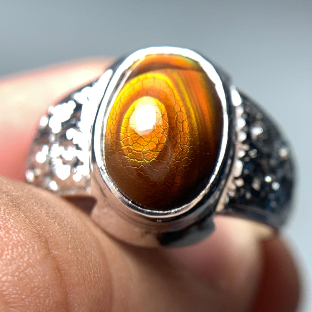 Anillo de ágata de fuego con ojo de buey y patrón agrietado, grabado en ...