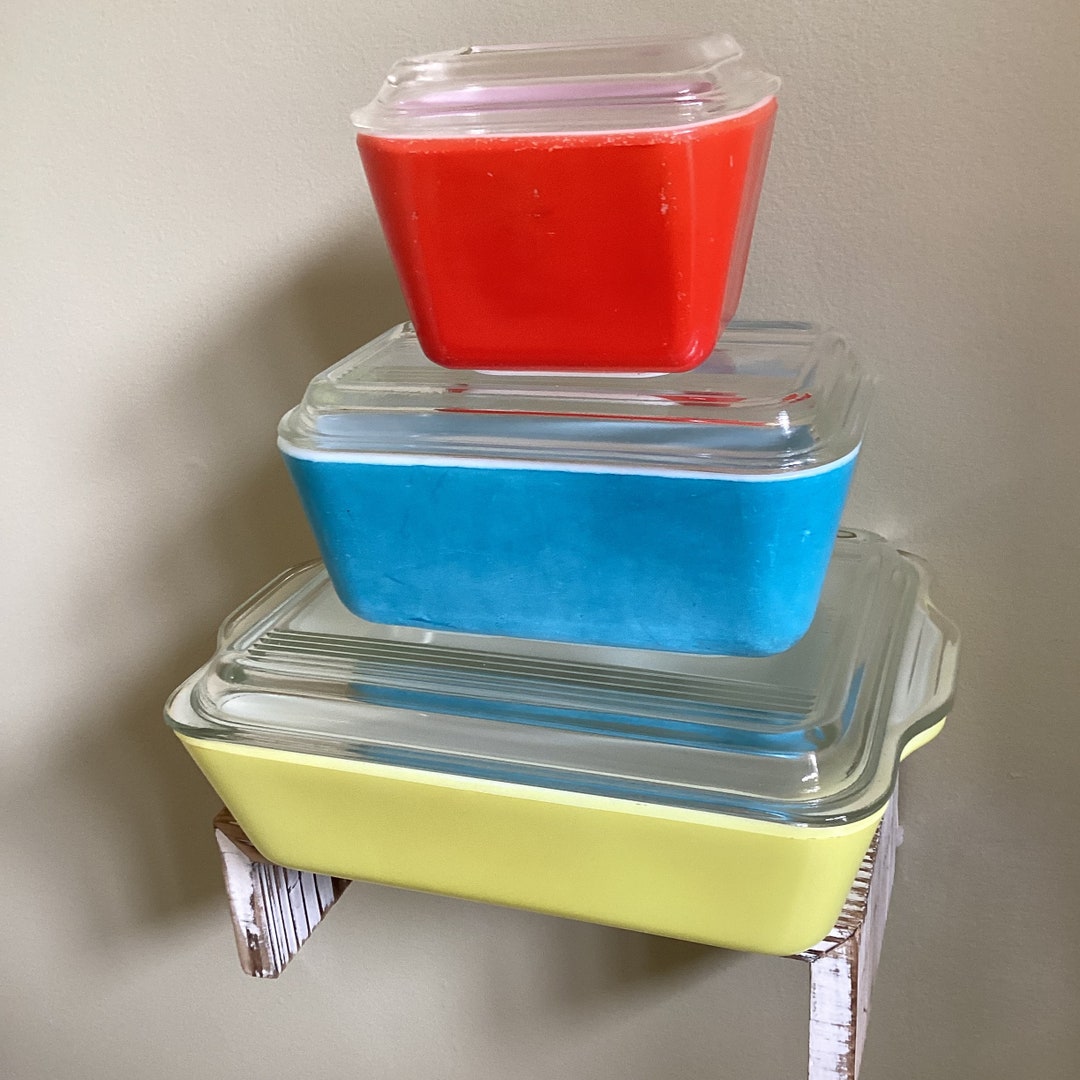 Vintage PYREX Glass Refrigerator Dish Set With Lids in Primary Colors ...