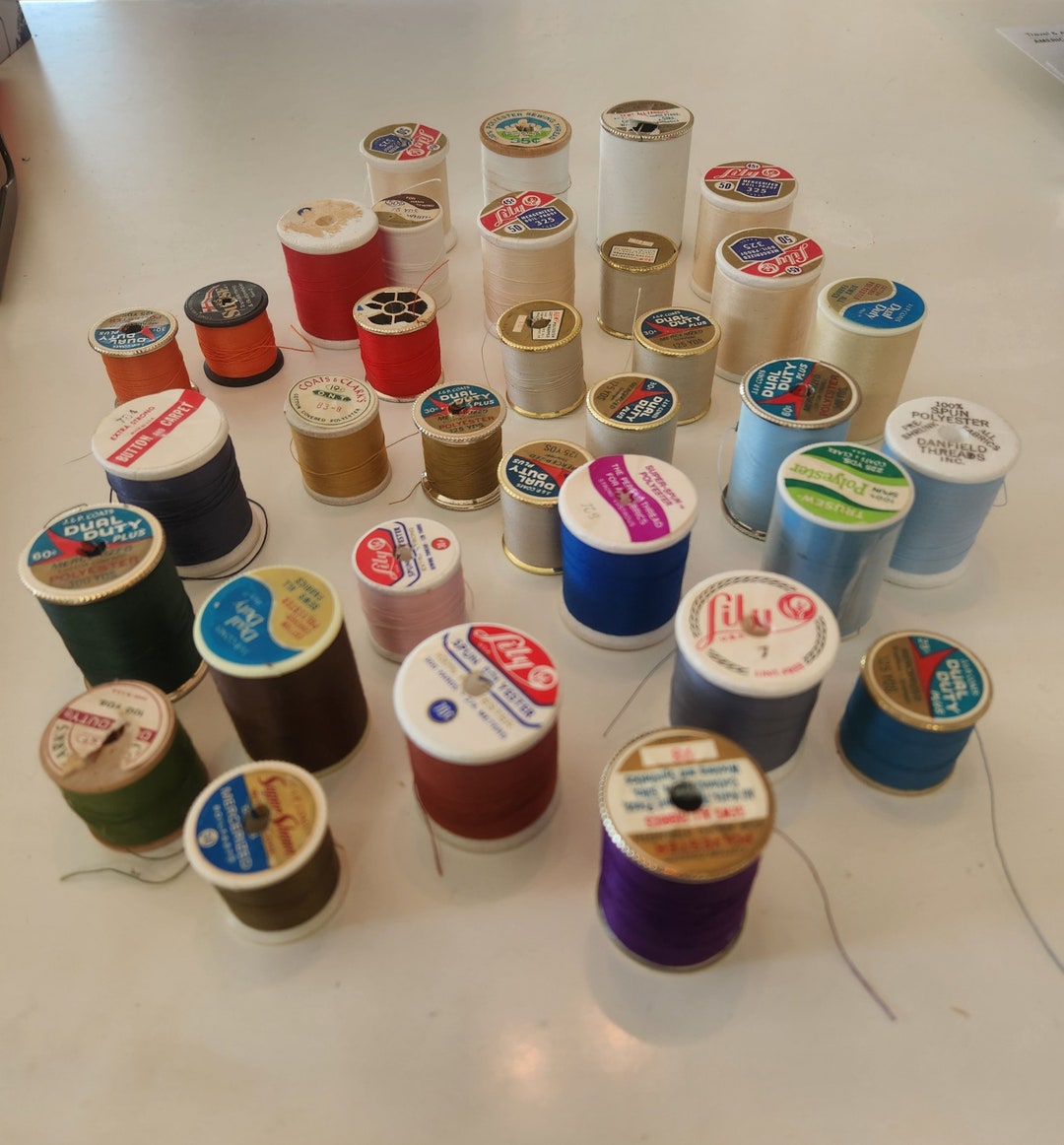 Variety of Vintage Thread, Many Colors, 33 Spools, Cream, White, Red ...