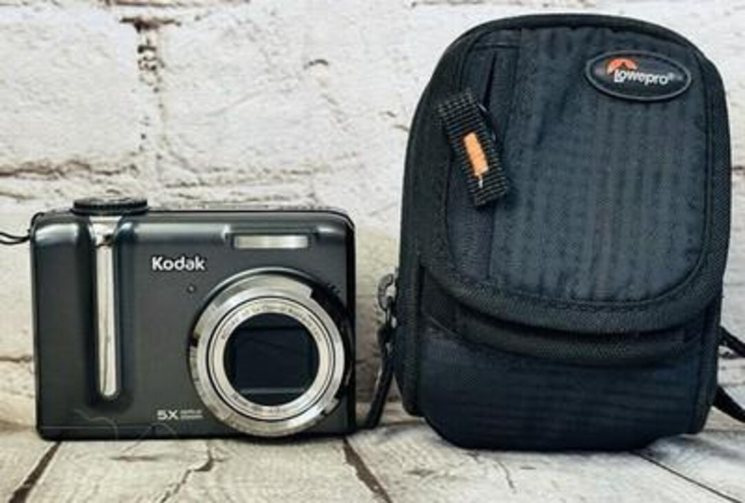 Kodak Easyshare Z885 Digital Camera 8.1MP W/ Case & 8GB SD Card ...