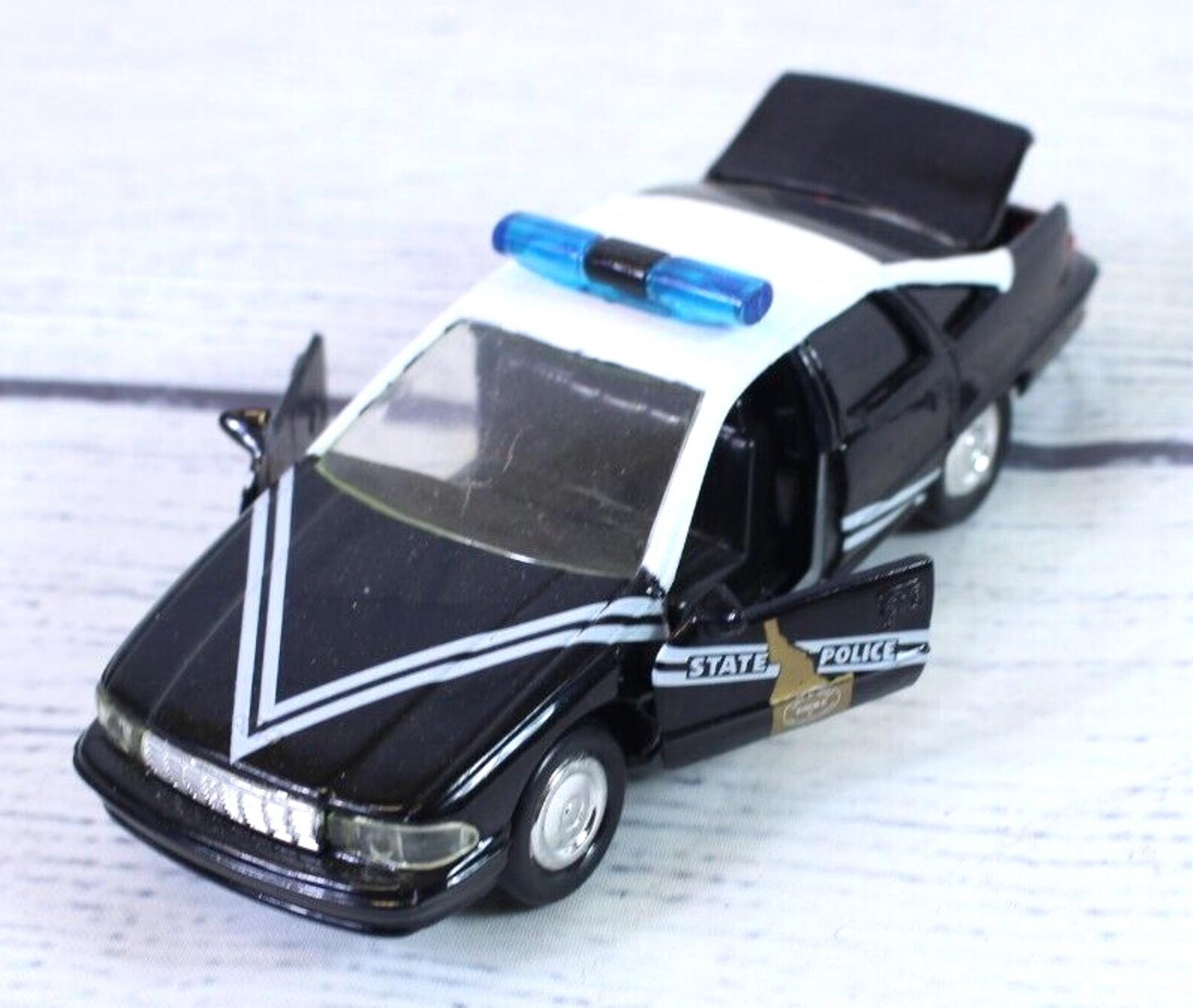 Tootsie Toy Diecast Cars 1957 Chevy 1:43 & Road Champs Chevy Nomad ...