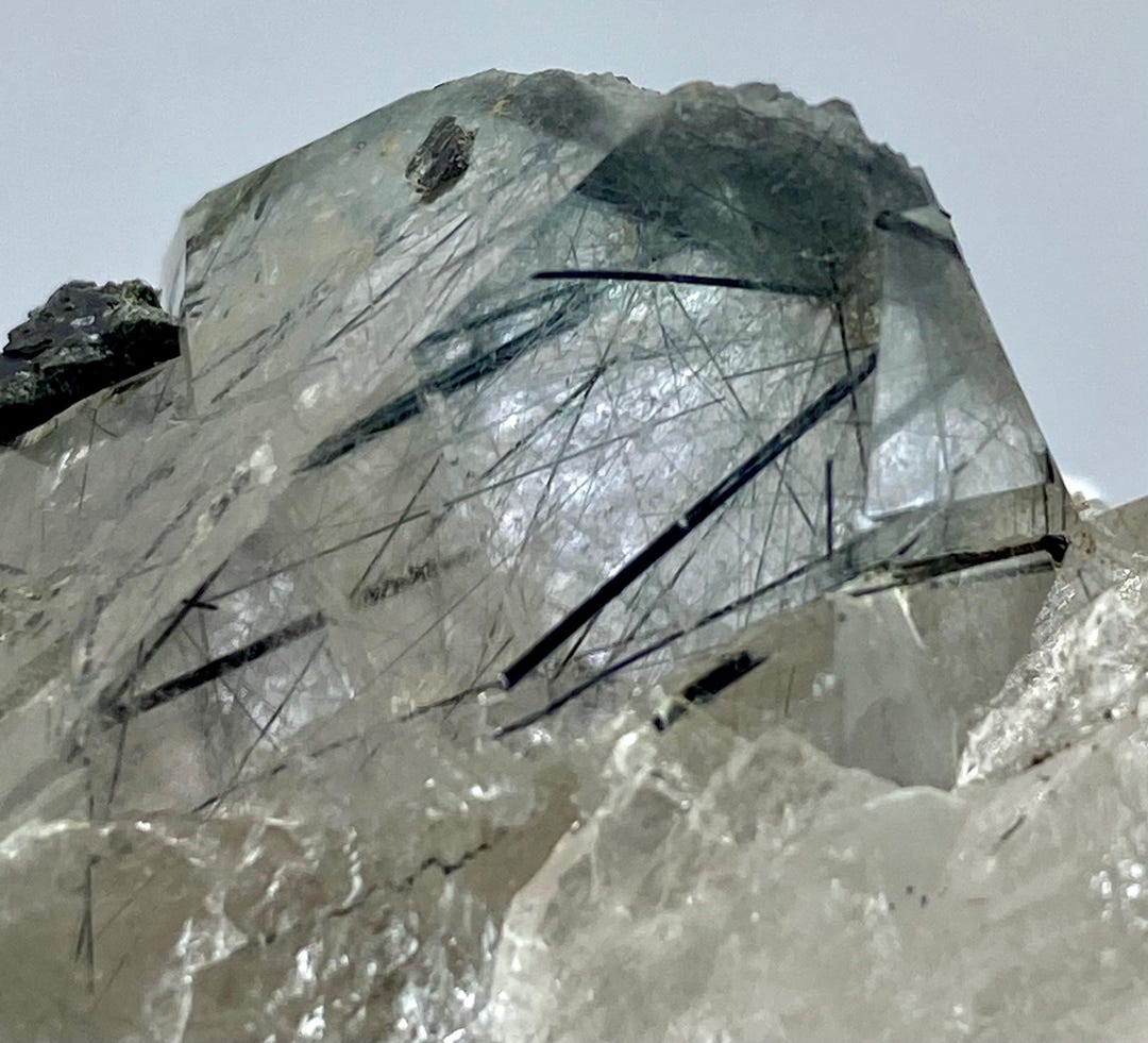 218 Carat Unique Natural High Grade Black RUTILE Inside QUARTZ Crystal ...