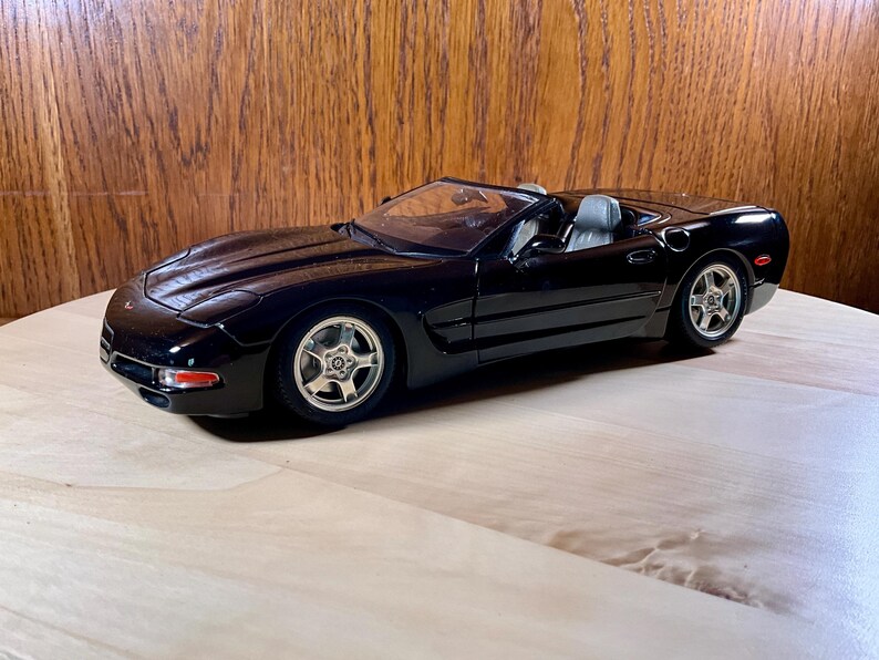 Chevrolet Corvette C5 (1997) – 1:18 Scale Diecast Model (black, Used ...