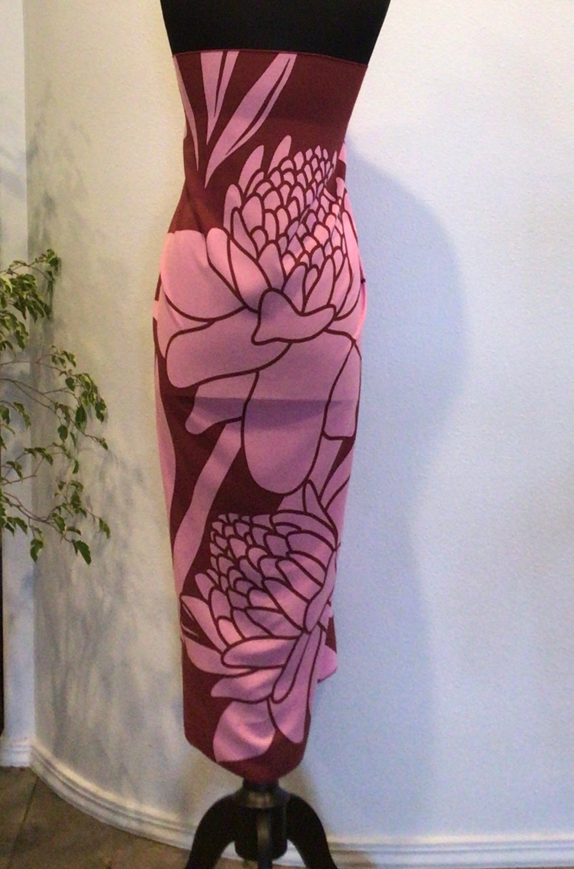 PREMIUM Pink/magenta Torch Ginger Pareo sarong Lava Lava - Etsy