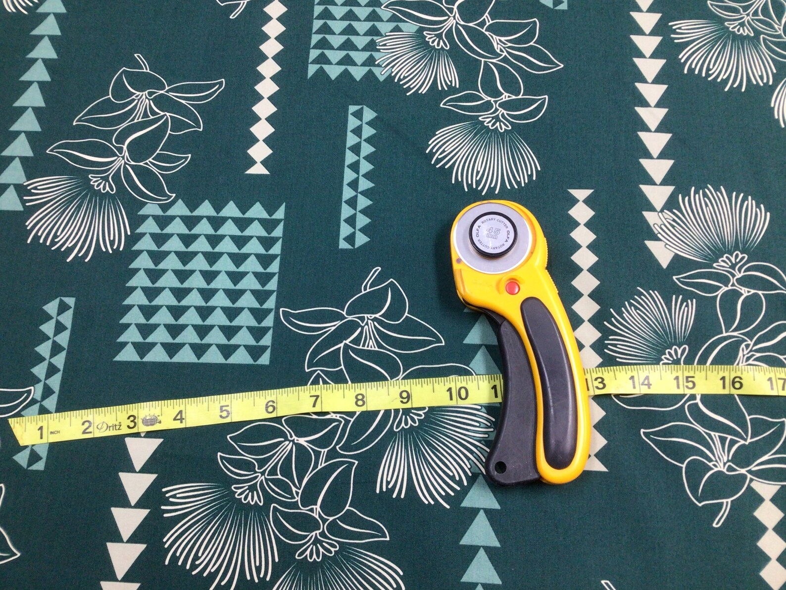 Tropical Lehua Blossom With Tribal Design Awaiian Print Fabric 100% ...